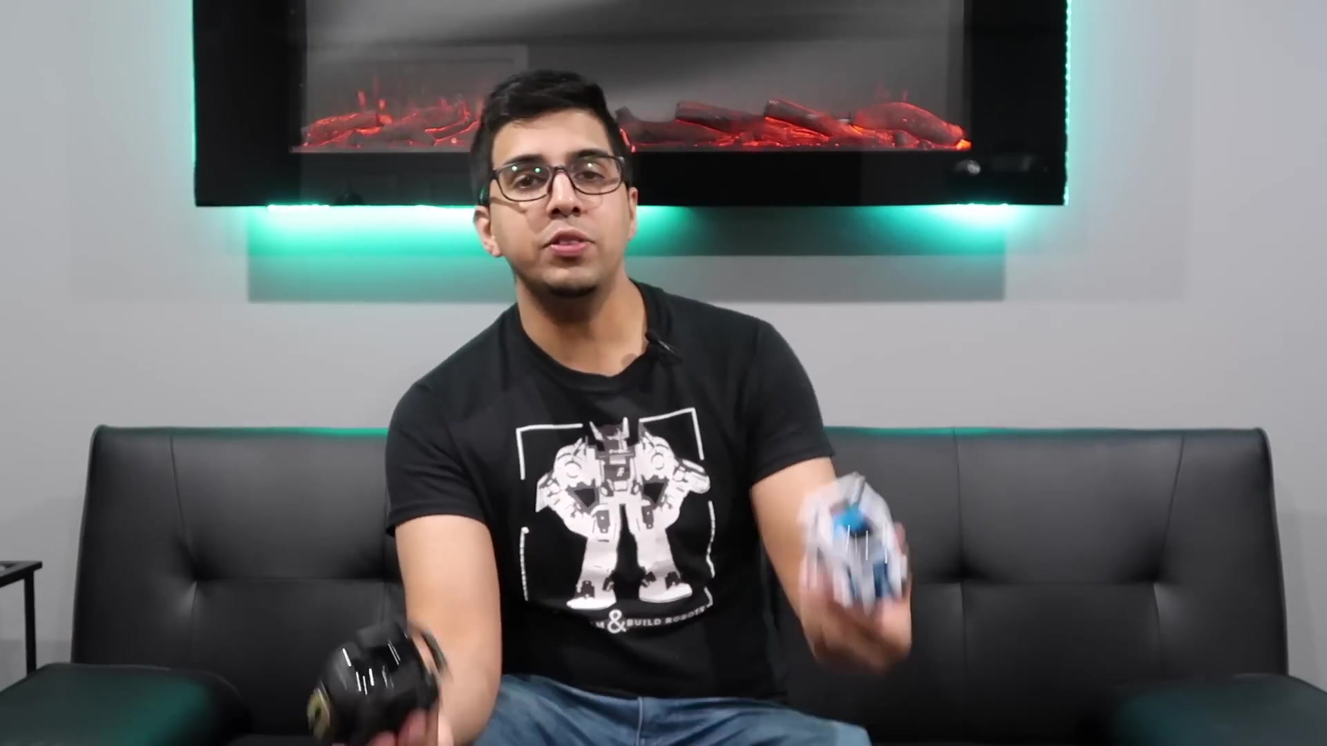 Anki Vector vs. Cozmo: Which Robot Is Right for You?